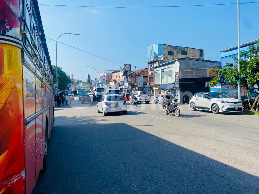 10P+Livable House at LAND VALUE- Walking Distance to Nugegoda Town | ikman
