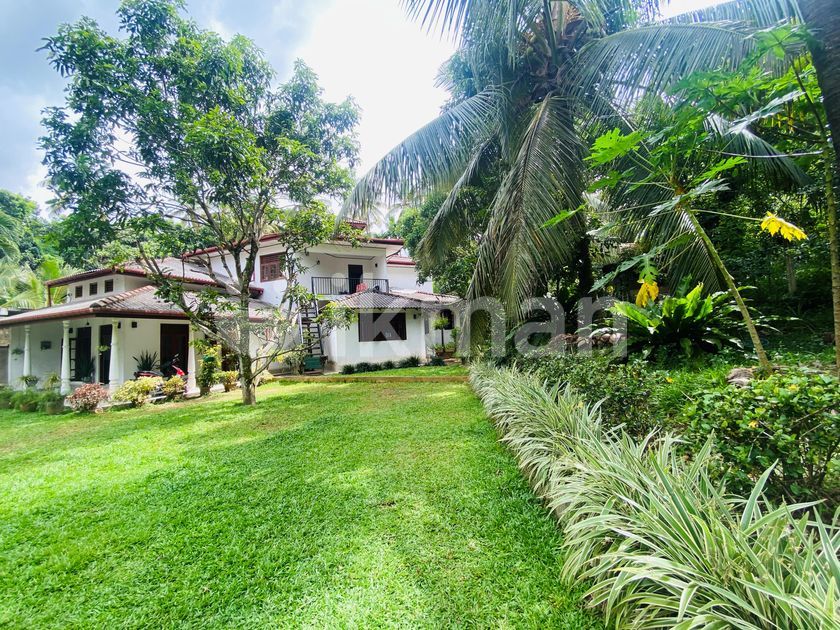 2 Storied Spacious House/ Garden–Walking Distance to Ganemulla Town | ikman