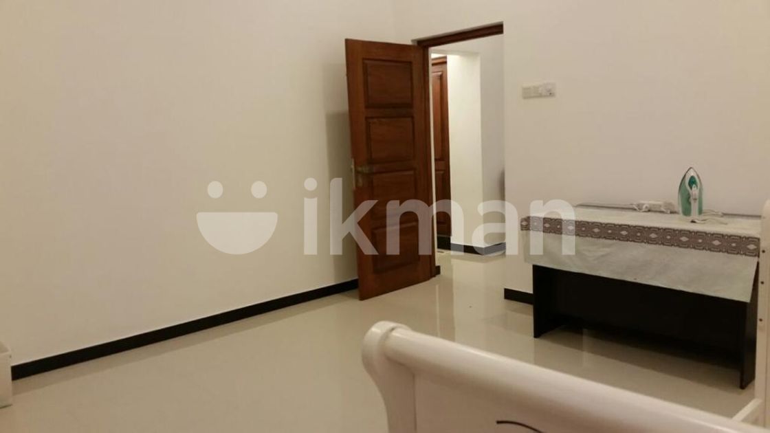 3BR Living Condition House for Sale in Park Road , Colombo 05 | ikman