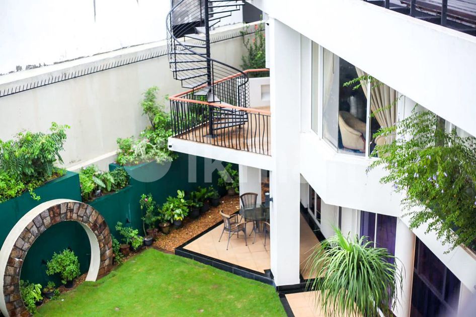 40P Super Luxury Fully AC House With Pool For Sale In Heart Of Nawala ...