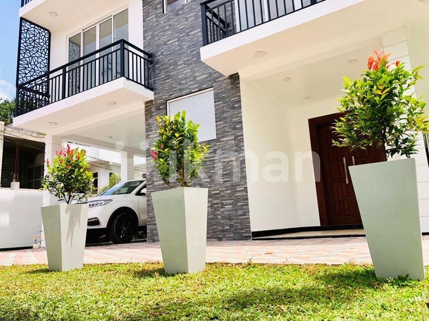 (88fb)Super Brand New Three Storey House for Sale in Pannipitiya | ikman