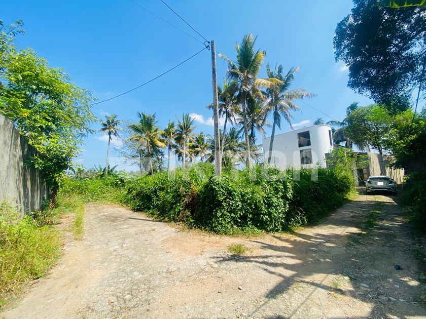 8P Superb Land at Temple Road, Maharagama, Close to High Level Rd | ikman