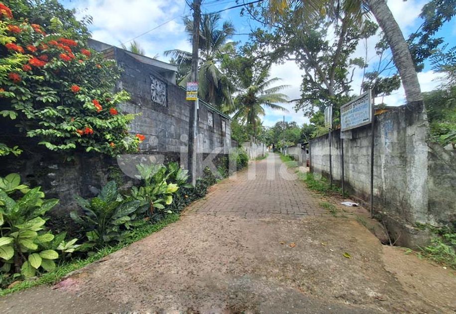 A Good Residential Well Shaped Land For Sale In Kirillawala Kadawatha