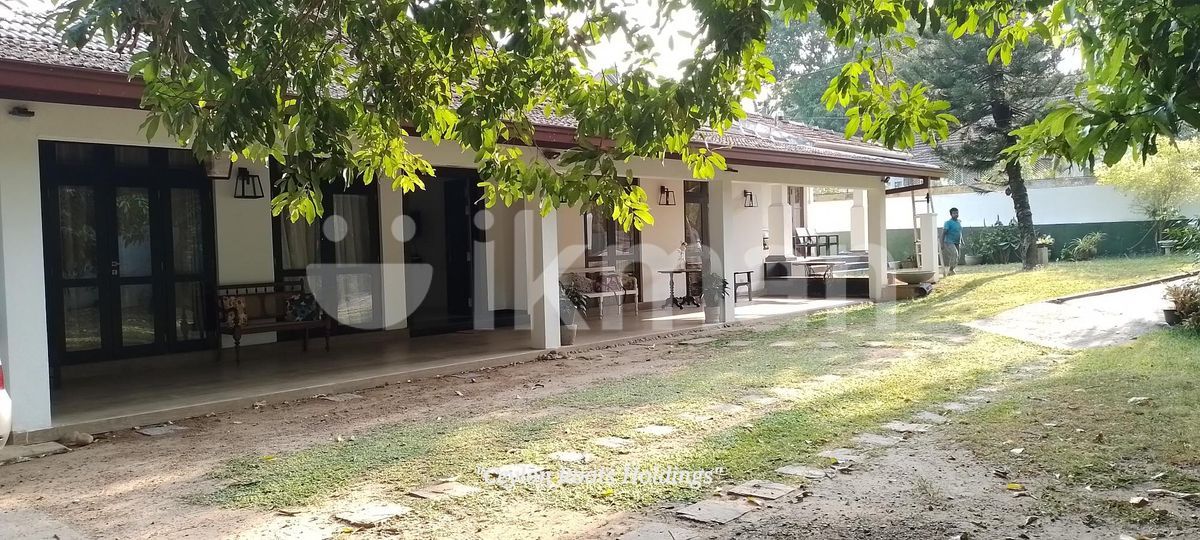 A place for rent only to an commercial on large plot of land Mirihana ...