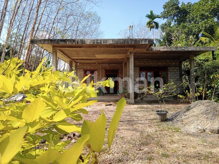 අඩක් නිමකළ අගනා නිවසක් . Rathnapura | ikman