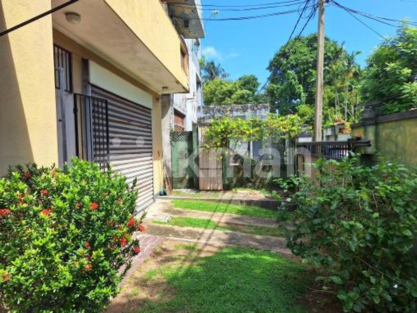 almost 2st 3 houses with valuable land for sale in Colombo 5 | ikman