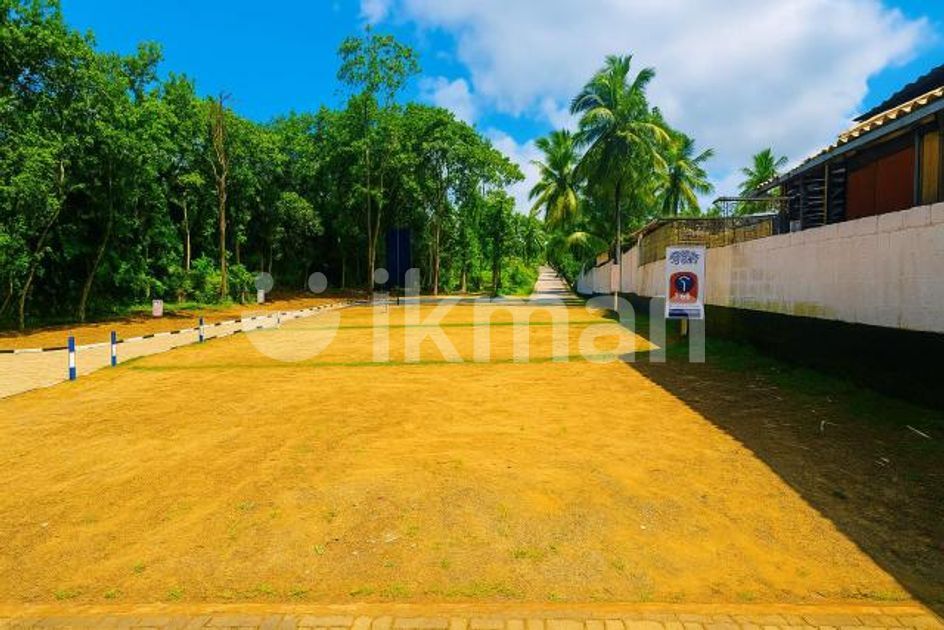 Athurugiriya විද්‍යාල මාවතෙන් හොදම ඉඩමක් | ikman