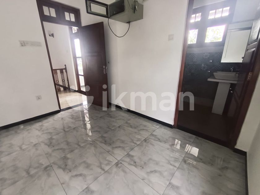 Boralesgamuwa, 05 Rooms Commercial Unit on 9.2 Perches of Land for sale ...