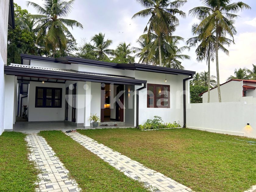 Brand-New House in Athurugiriya Thunhandahena Rd - Malabe Pittugala | ikman