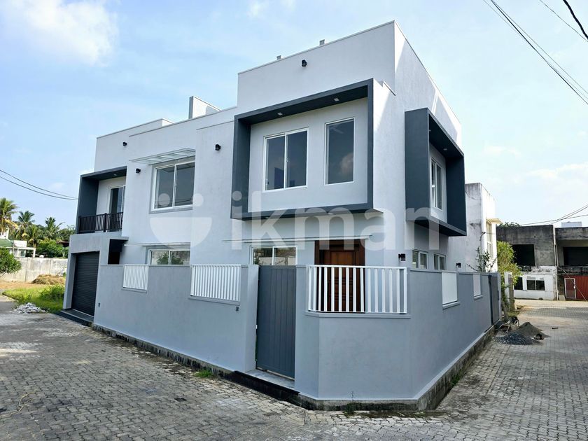 Brand New Luxury 3 Story House For Sale In Sirimal Uyana | ikman
