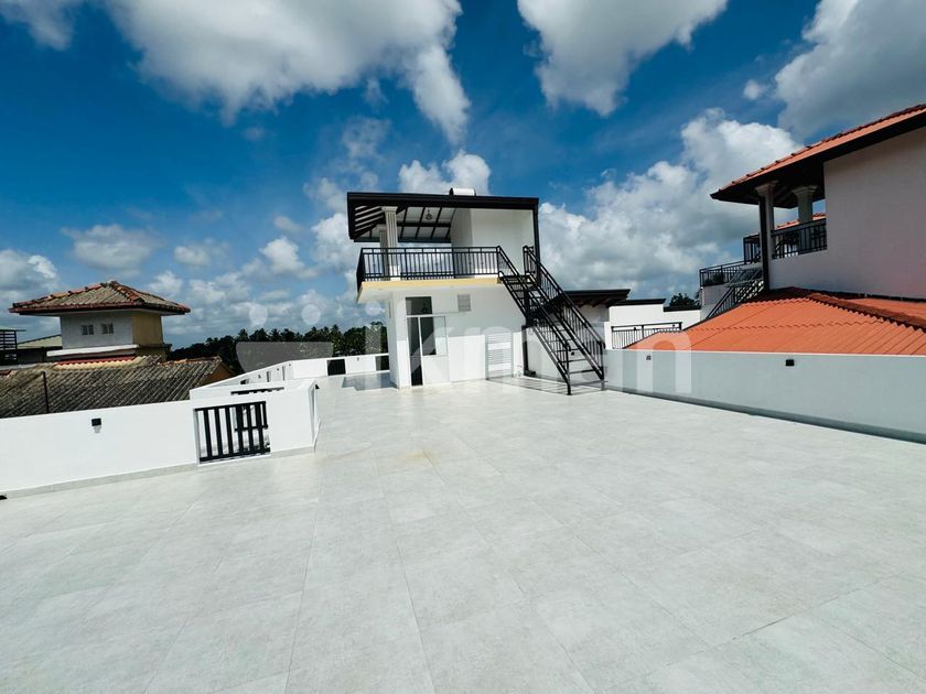 Closer at The Piliyandala Colombo Road අලුත්ම Lavish නිවස for Sale | ikman