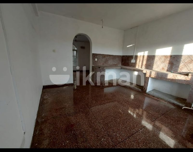 Colombo 15 : Five Bedrooms (7 Perches) House for Sale | ikman