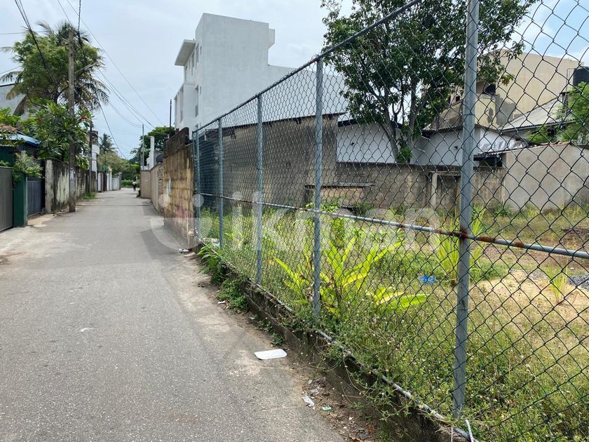 Dehiwala : 13 perches Highly Commercial Land for Sale | ikman