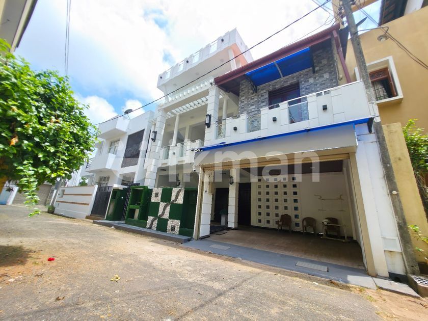 Executive Wattala luxury Home: 3-Storey | ikman