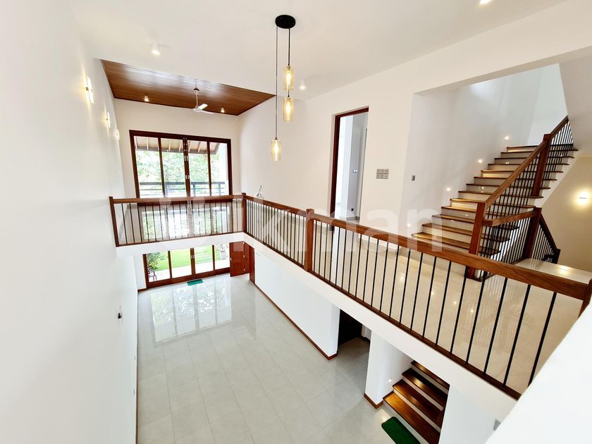 Eye Catching Luxury 3 Story House for Sale in Battaramulla | ikman