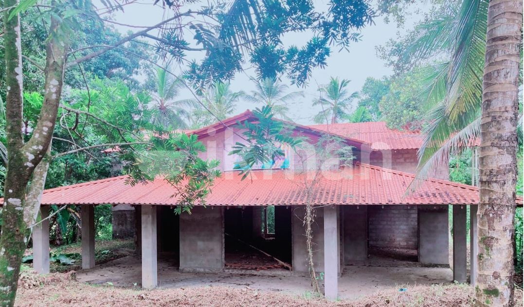 Gampaha : 3 BR (80P) Luxury House for Sale at Radawana | ikman