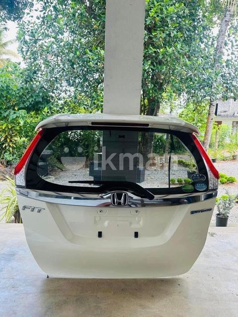 Honda Fit Gp 5 Complete Dicky Door for Sale in Pannipitiya | ikman