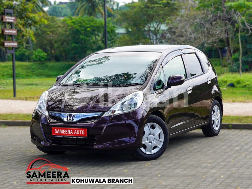 Honda Fit GP1 2013 for Sale in Nugegoda | ikman
