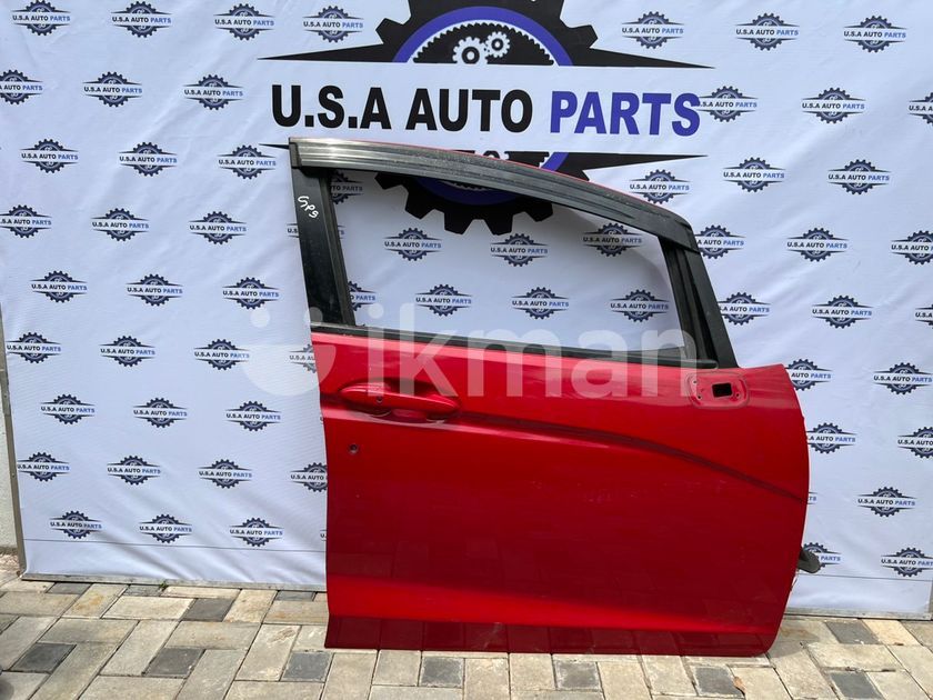 Honda Fit GP5 RHS Door Complete in Ja-Ela | ikman