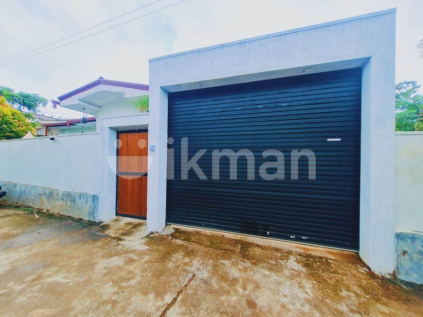 House with 20 Perches Land Wekada Kavirajamawatha | ikman
