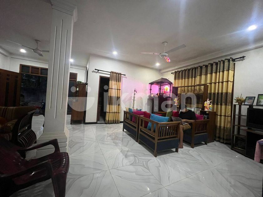 ඉඹුල්ගොඩ – නුවර පාරට ලගින් කාමර 05 දෙමහල් නිවසක් | ikman