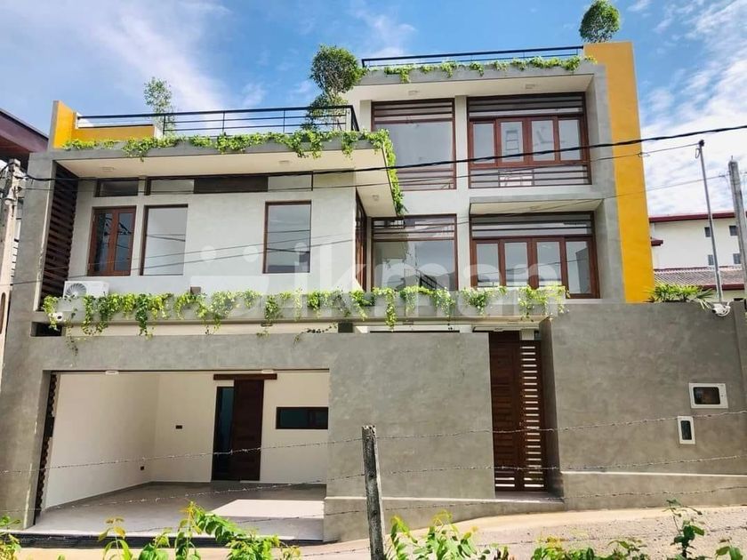 (IP160) Architecturally Designed Super Luxury 3Story House Sale | ikman