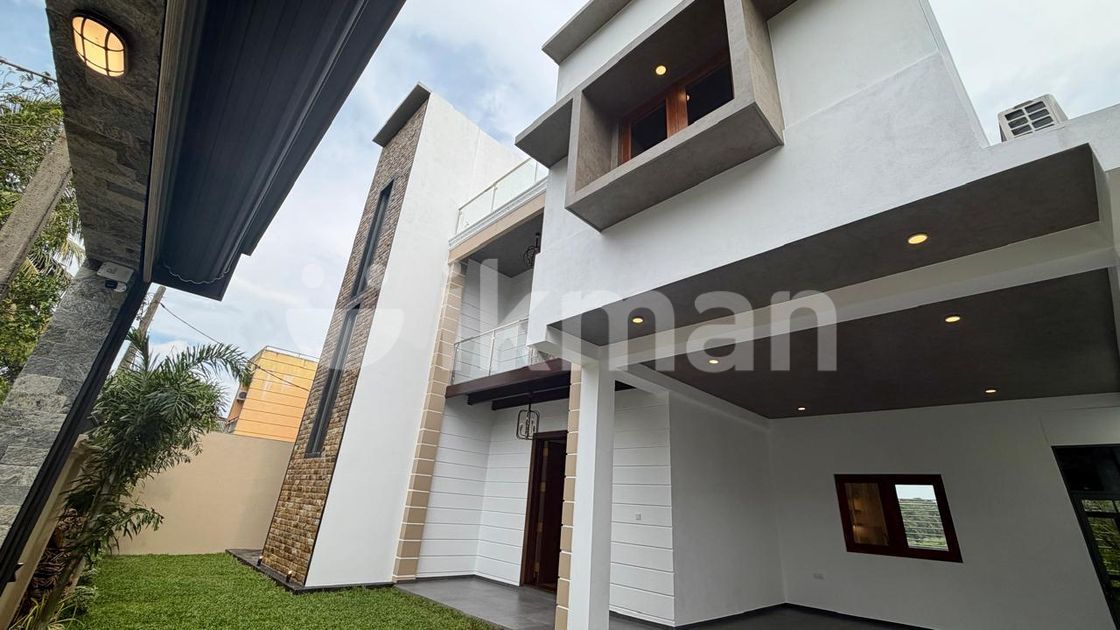 Lake View Three Storey Modern House for Sale Maharagama | ikman