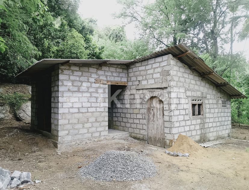 Land & Unfinished House for Sale Wariyapola, Mahakeliya, Gangoda Road ...