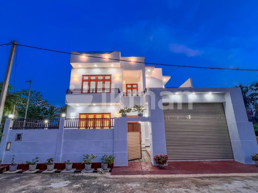 Luxury Box type elegant look 3 sored house sale negombo | ikman
