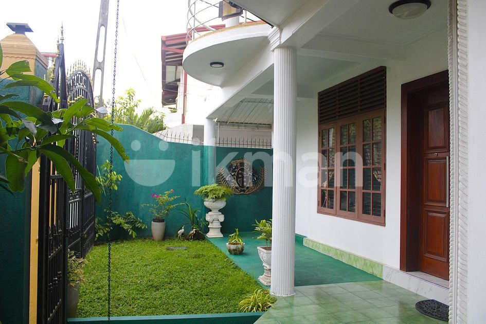 Luxury Two Story Italian Style House For Sale In Boralesgamuwa | ikman