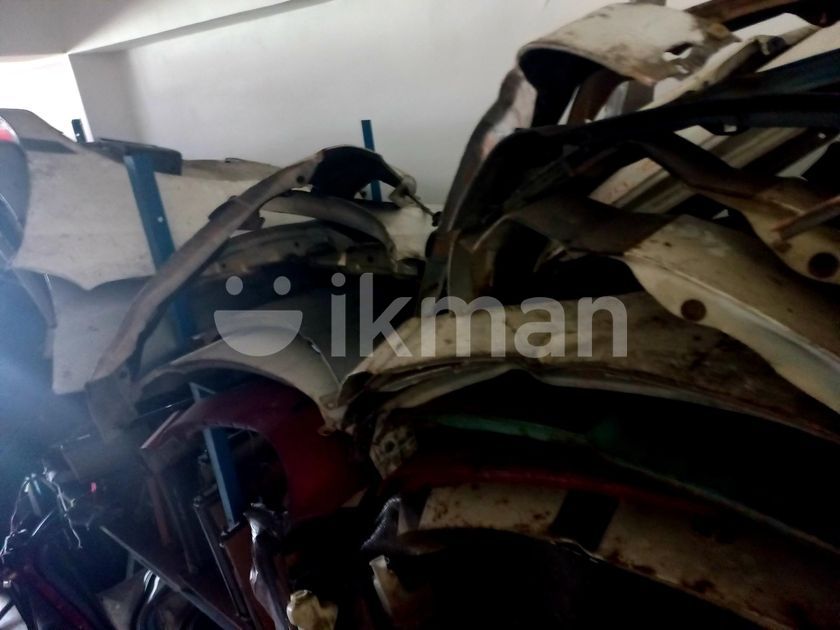 Mitsubishi Delica L400 Fender Left Side in Boralesgamuwa | ikman