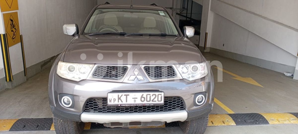 Mitsubishi Montero Sport (KH4 WGRPZR) 2011 for Sale in Colombo 2 | ikman
