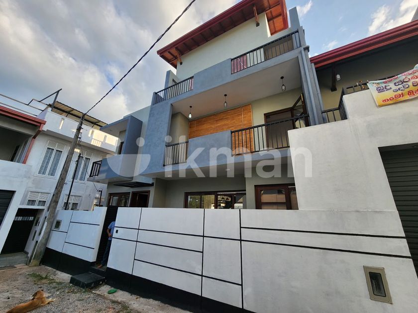 Modern 3 Storied Furnished House Close to Malambe & Mulleriyawa | ikman
