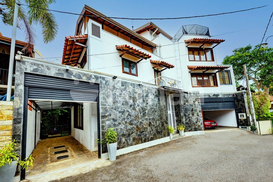 Modern Designed Luxury Three Story House For Sale In Nugegoda | ikman