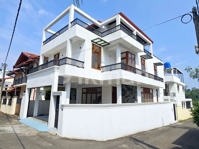 Modern Designed Luxury Three Story House For Sale In Piliyandala | ikman