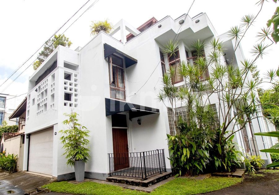 Modern Designed Luxury Three Story House For Sale In Rajagiriya | ikman