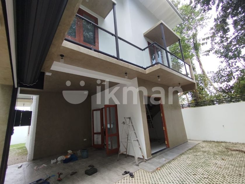 Modern House for sale in Piliyandala | ikman