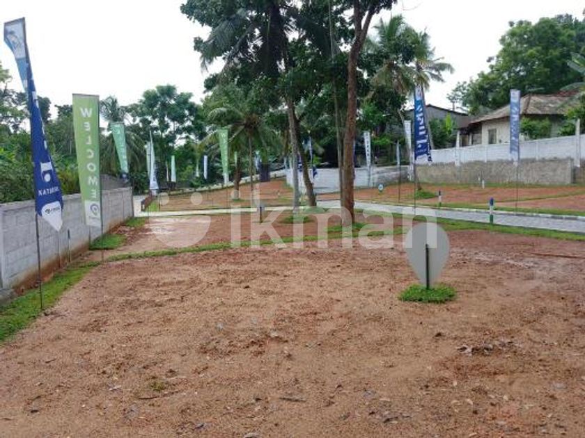 මොරටුව පුරවරයෙන් බිම් කොටස් විකිණීමට R33 | ikman