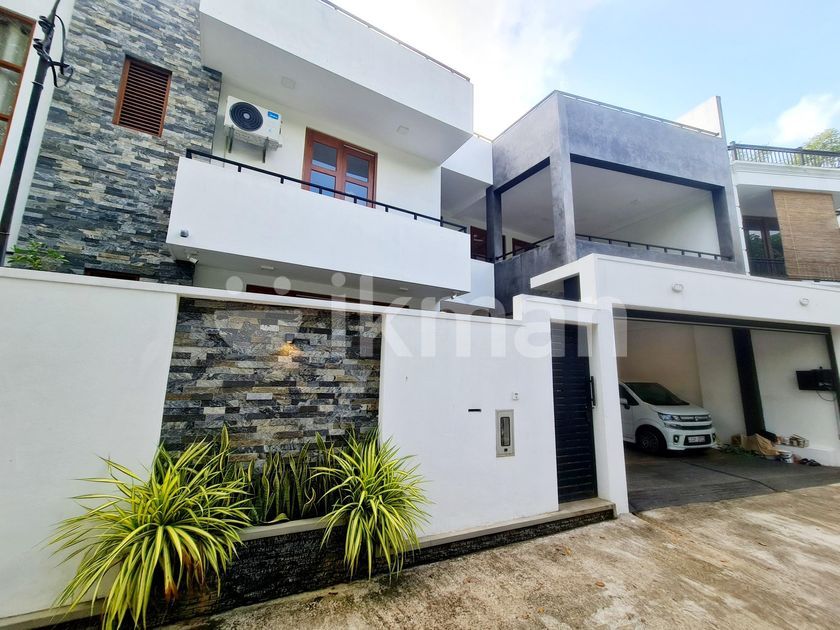 Newly Build Luxury Three Story House For Sale In Piliyandala | ikman