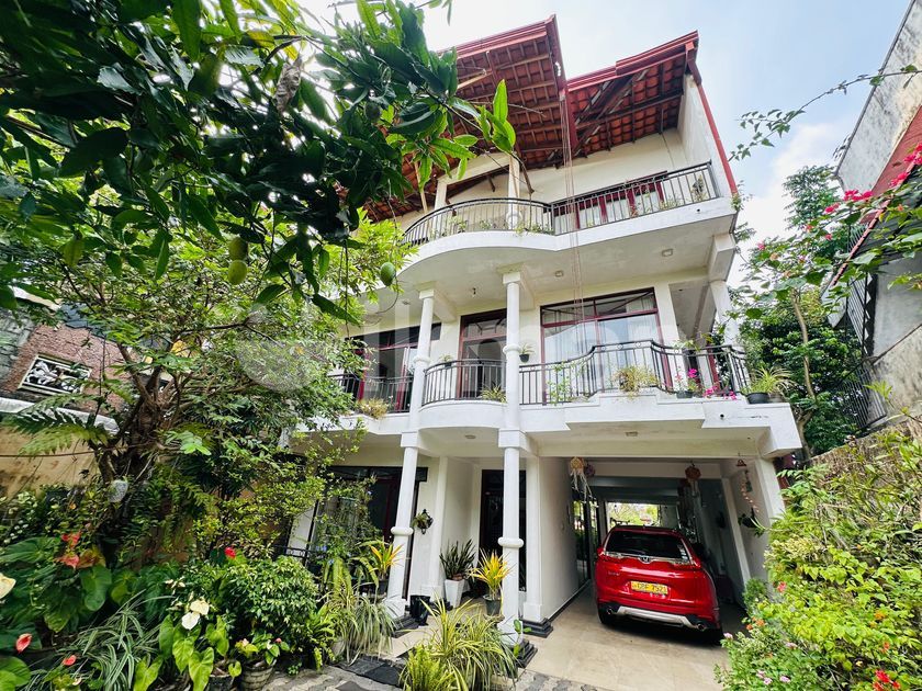 (NNI-108) 03 Story House & 15 P sale At Maharagama | ikman