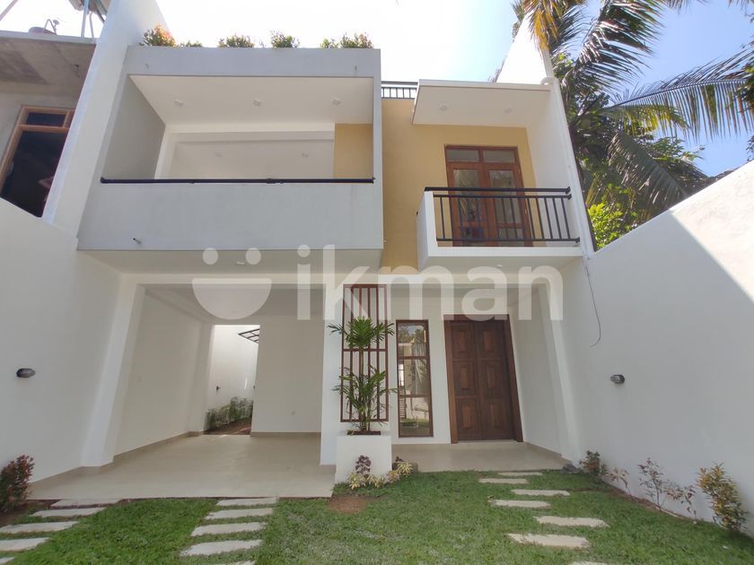 Piliyandala Luxury 3 Story Modern House for Sale | ikman