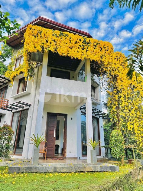 පර්චස් 55 ක අති සුඛෝපභෝගී අලංකාර තෙමහල් නිවස විකිනීමට - නුවර | ikman