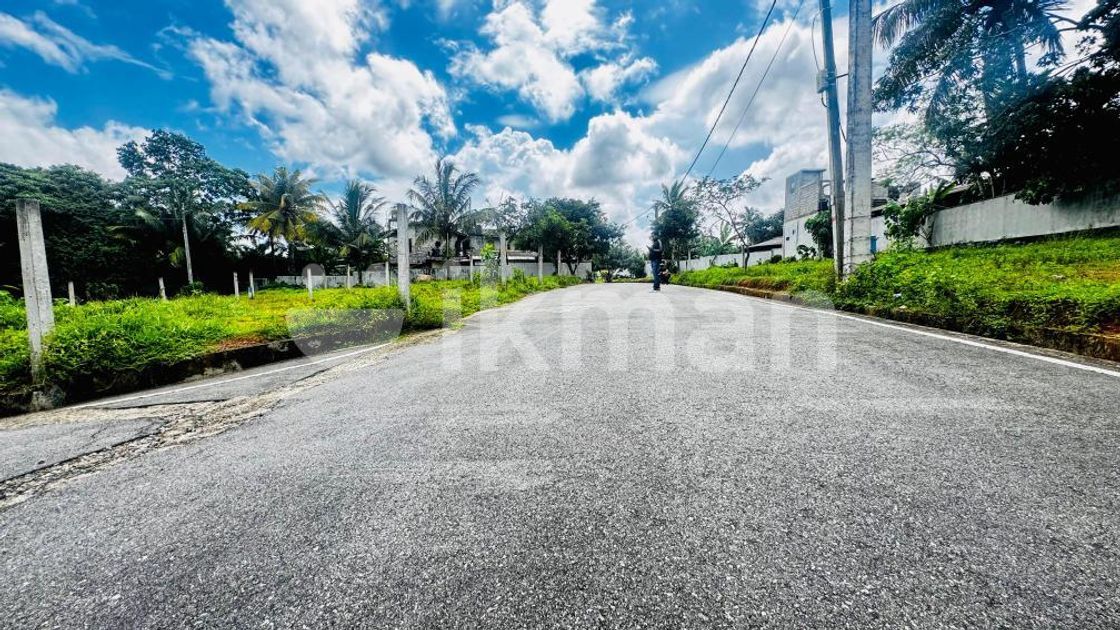 Prime Property in Kadawatha Easy Access to the Expressway | ikman