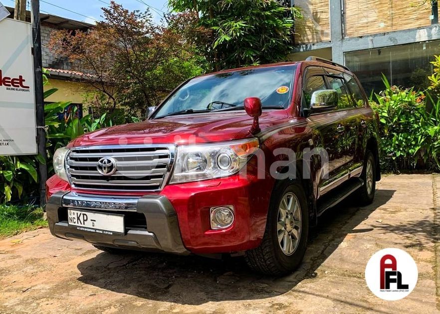 Rent a Car - Land Cruiser Sahara V8 2012 in Colombo 3 | ikman