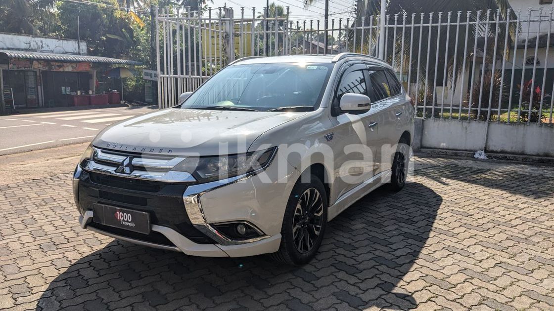 Rent A Car - Mitsubishi Outlander New Face in Colombo 3 | ikman
