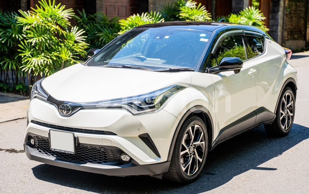 Rent a Car - Toyota Chr New in Colombo 1 | ikman