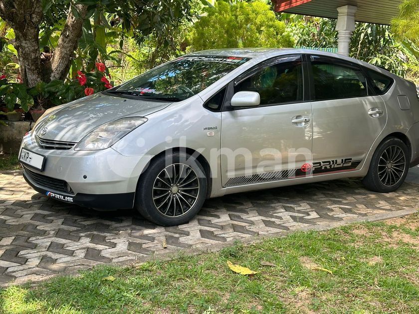 Rent a Car - Toyota Prius 2nd Gen 2008 in Rajagiriya | ikman