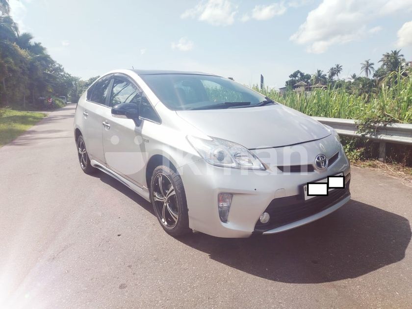 Rent a Car - Toyota Prius 3rd Gen in Colombo 6 | ikman