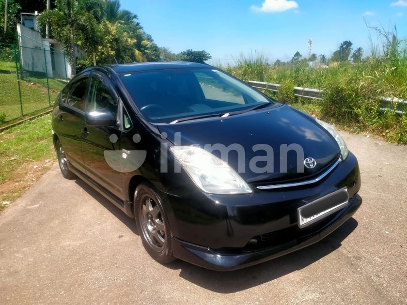 Rent A Car - Toyota Prius in Colombo 6 | ikman