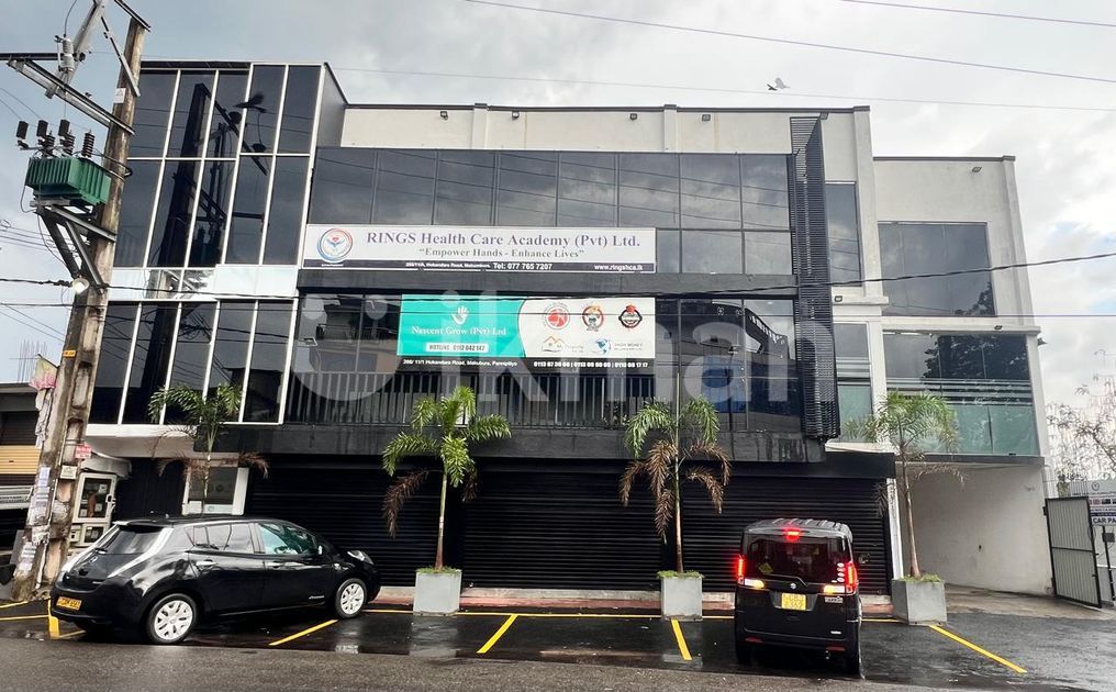 Second Floor Shop Space for Rent Makumbura | ikman